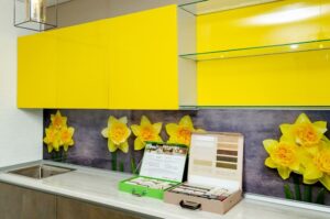 10 Stunning Glass Splashback Ideas For Modern or Traditional Kitchen ...